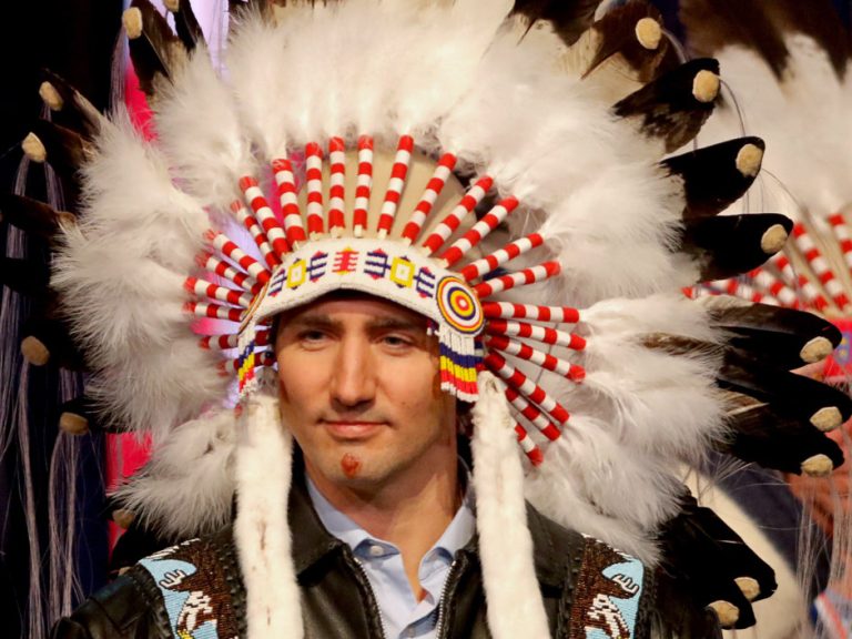 Justin Trudeau, një skifter veshur me kostum indian — Le Monde ...